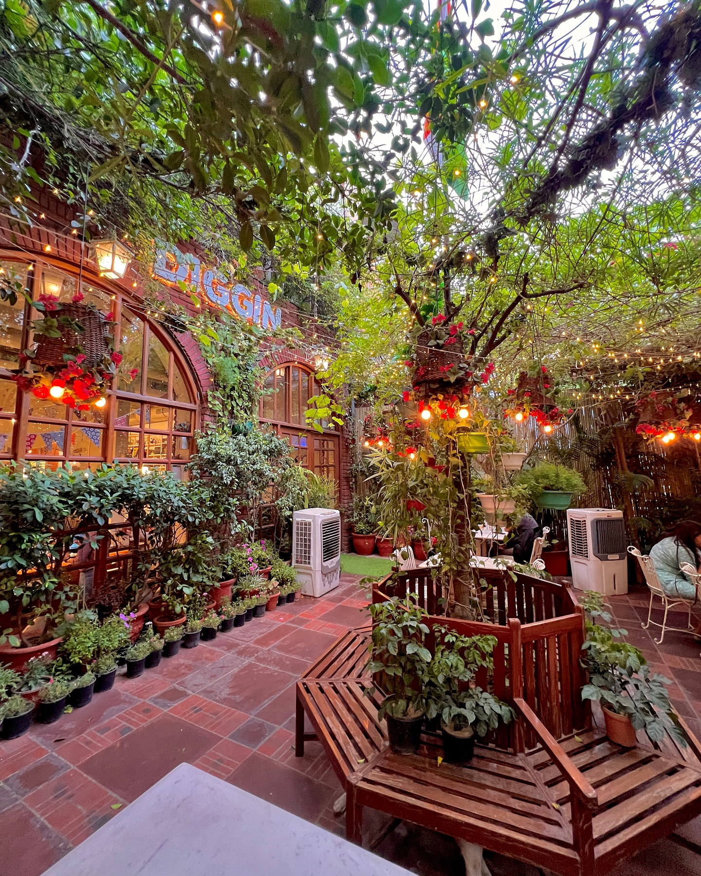 25 Restaurants & Cafés That Are Perfect For A Romantic Date in Delhi NCR