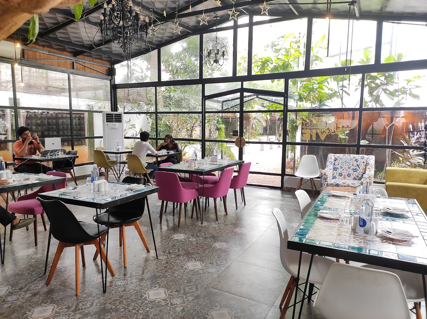 15 Best Cafes in Chennai for the Perfect Ambience and Vibes